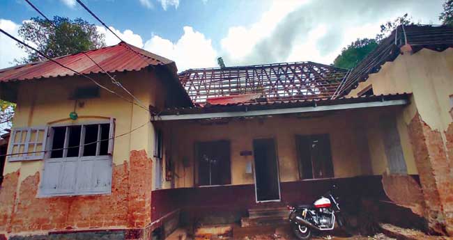 കാ ഞ്ഞി ര പ്പ ള്ളിയിലെ സം ഭ വ ങ്ങ ളു ടെ ബം ഗ്ലാ വ് പെ രു മ യു ടെ ത ല